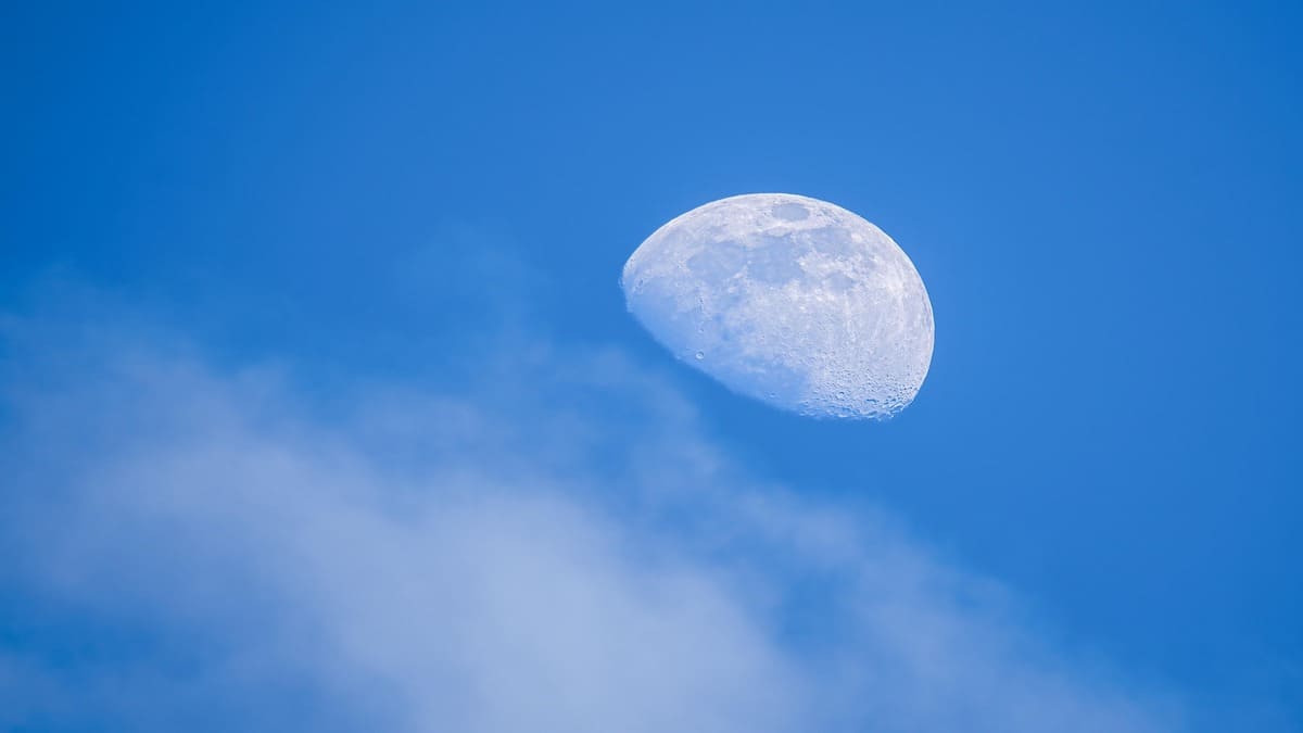 Lua azul: entenda por que o raro fenômeno acontece no céu - Gazeta de ...